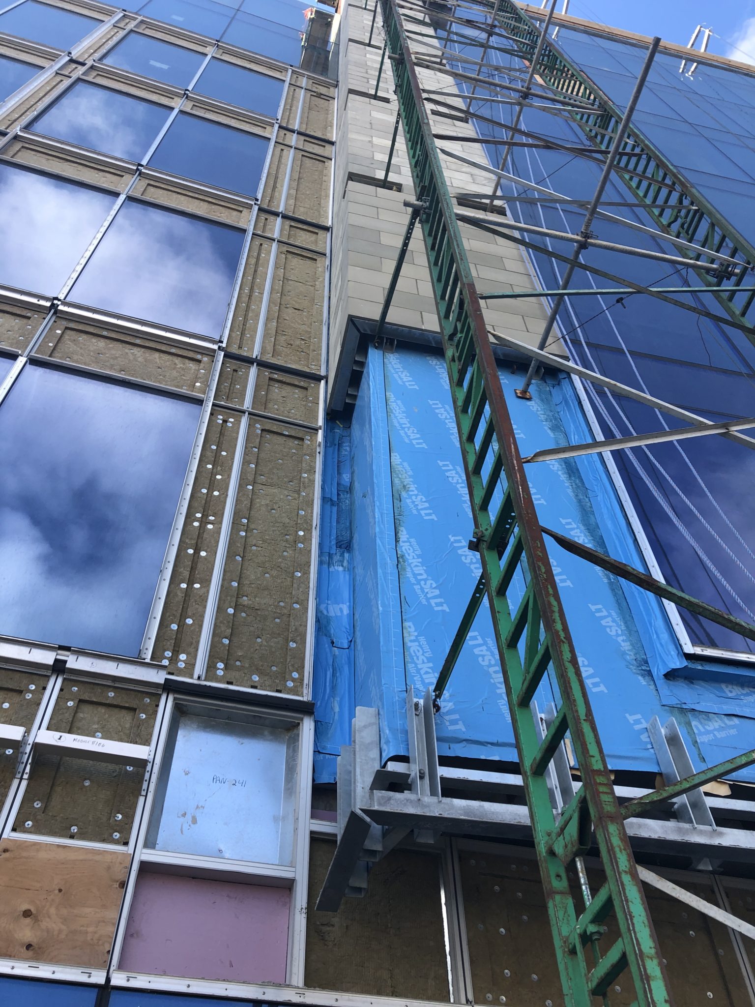 Queen's Marque - FERO Fast Bracket System - Arrow Construction Products